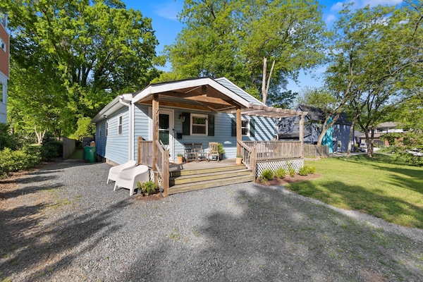 2b/2b - The Antique Bungalow-hot Tub Book Now! - Charlotte, NC