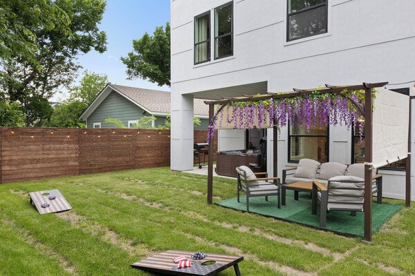 The Floral Home In Dallas With 4 Bedrooms And Hot Tub. - Dallas, TX