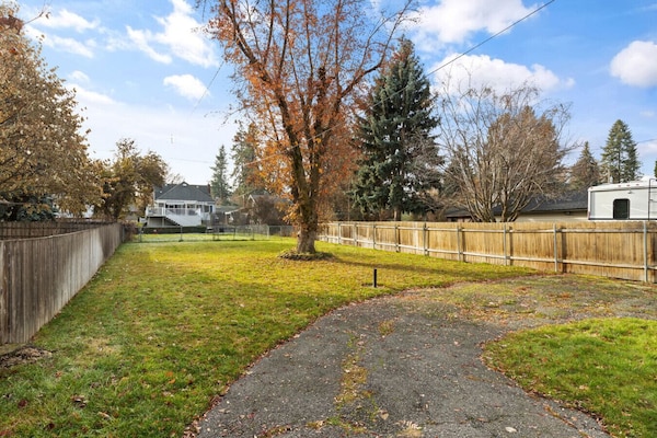 Manito Park Cozy Getaway: Fireplace, Hospitals, 5min To Downtown - Spokane Valley, WA