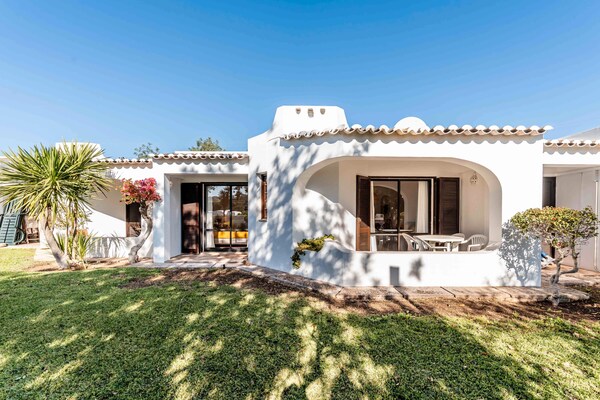 Casa De Vacaciones 'N's' Con Piscina Compartida, Jardín Compartido Y Wi-fi - Guia