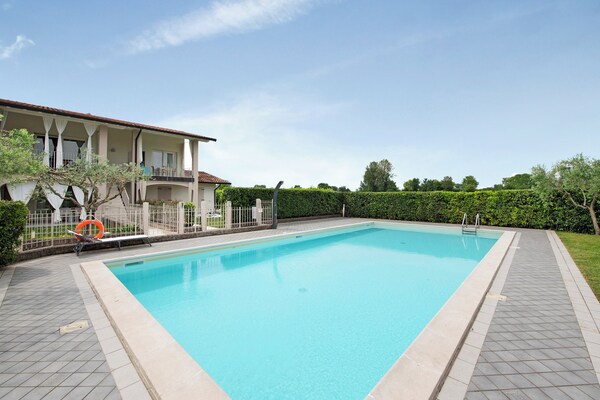 Apartamento 'Casa Delle Rondini' Con Vistas A La Montaña, Piscina Compartida Y Wi-fi - Sirmione