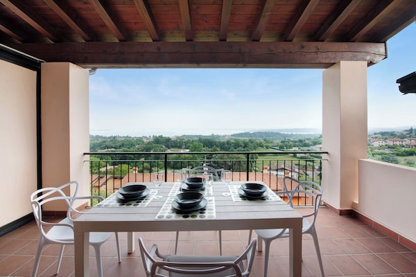Ferienwohnung 'Vista Lago 1' Mit Blick Auf Den See, Gemeinschaftspool Und Wi-fi - Sirmione