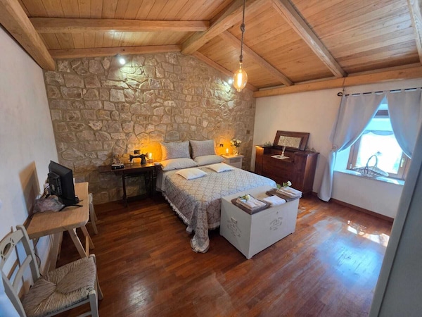 Room '"Tra Gli Ulivi E Il Panorama"' With Mountain View, Private Garden And Wi-fi - Orvieto
