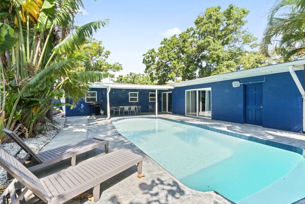 Coconut Retreat | 5br Pool Home - Pinellas Park, FL