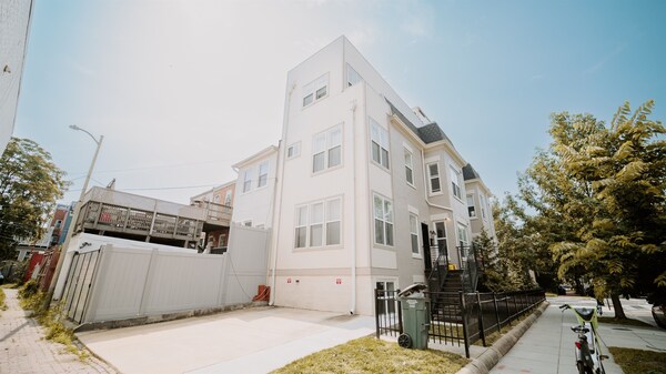 The Grand Dc Stay I Deck And Parking I 4br/3.5 Ba - Washington, DC