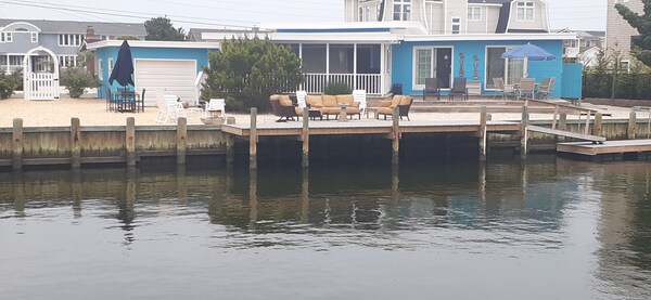 Loveladies Lagoonfront, 3 Br, Sleeps 8, 1.5 Bath, Private Beach Parking Pass - Long Beach Island, NJ