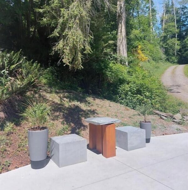 Secluded, Peaceful, Ocean Front Home. Close To All Amenities/outdoor Activities. - Sooke