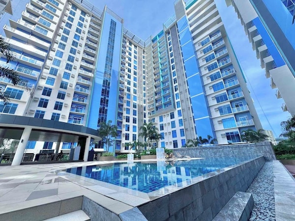 Modern Minimalist Studio In Cebu City Near It Park W/ Mountain View - Cebu City