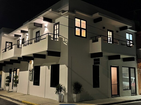 Boutique Hotel Of 1br @ Miramar With Parking & Ac - Marc Anthony - Guaynabo