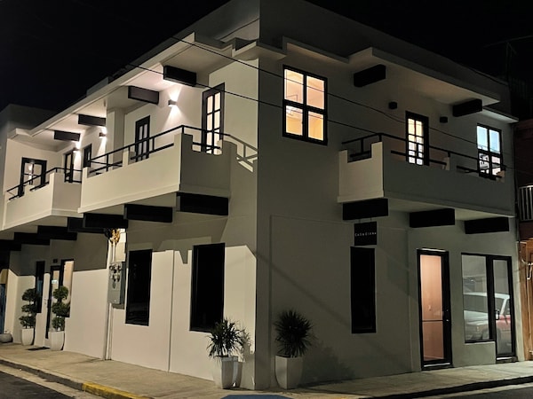 Boutique Hotel Of 1br @ Miramar With Parking & Ac - Marc Anthony - Guaynabo