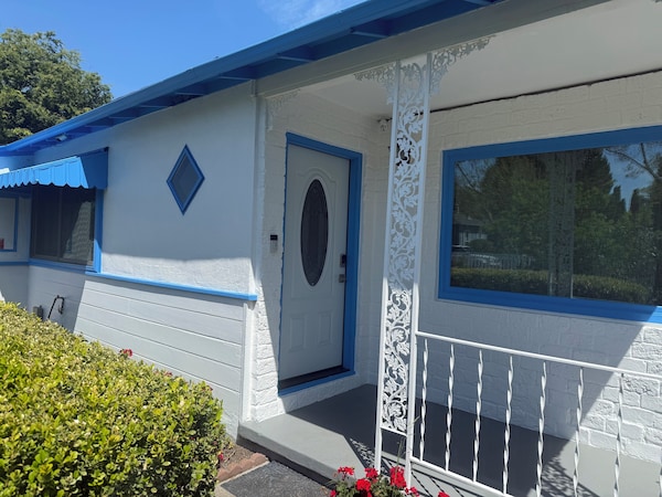 Charming 3-bedroom House & 2 Bathroom With Wifi, Ac In Delightful East Palo Alto - Mountain View, CA