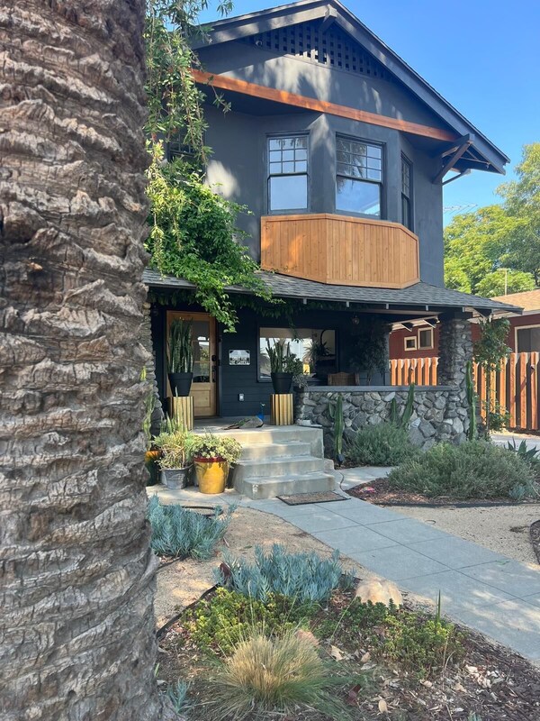 Charming 1-bedroom House With Wifi And Ac In Pomona - Claremont, CA