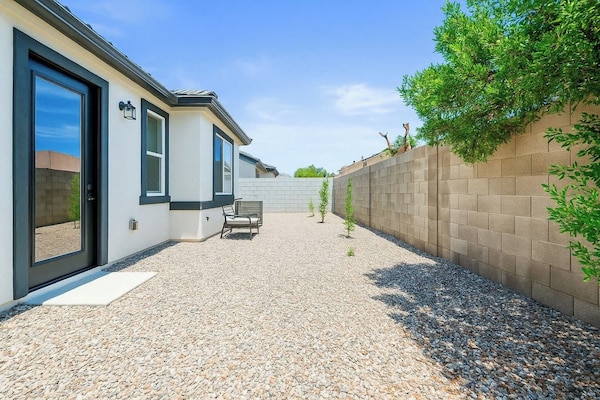 Premium 3bed | 2br | 2bath | 70" Smart Tv | 2bath - Glendale, AZ