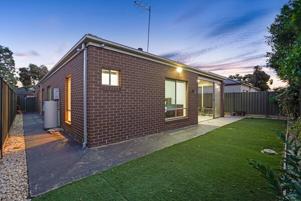 Tarneit Grove Family Home With Home Theater - 雲登市