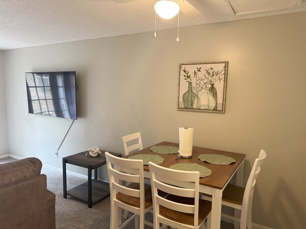 Ft Novosel 9 Miles Away. Quiet 2-bedroom Townhouse In Enterprise With Wifi, Ac - Lake Francis, Enterprise