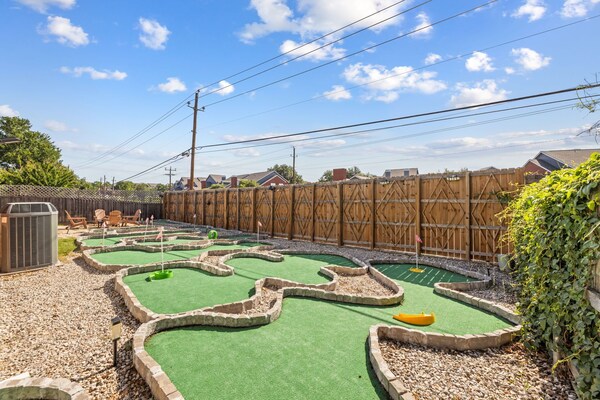Golfing Near The Pool In Euless - Grapevine, TX