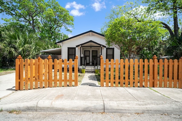 Entire Cozy Home In San Antonio, Texas With Free Parking And Wifi, Ac - San Antonio Zoo, San Antonio