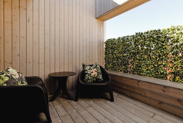 Executive 2br Designer Townhouse + Rooftop Oasis - Wellington