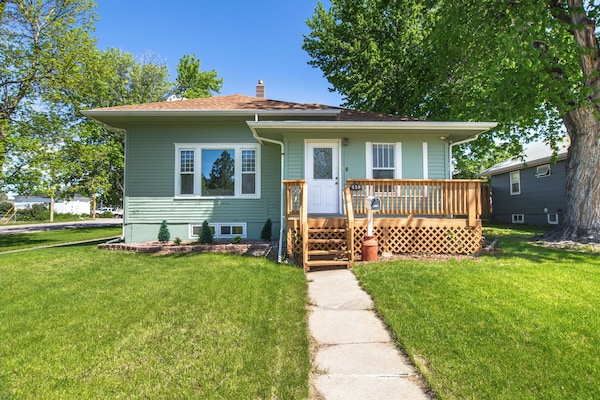 Charming 1950's Home Near Downtown, Fenced Yard, Pet Friendly! - ラピッド・シティ, SD