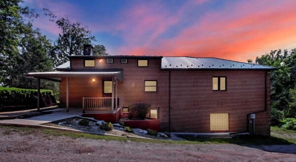 Private Waterfront Home/fishing, Pedal Boat, Game Room, Close To Gettysburg, - Hanover, PA