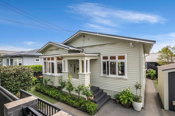 Point Chevalier Life:cbd/kitesurf/eat/zoo - Auckland