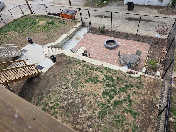 Beautifully Renovated 1 Bed, 1 Bath, Pet-friendly Apt, 2 Blks From State Capitol - Topeka, KS