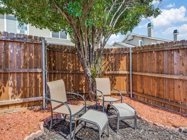 Charming 3-bedroom Townhome With Wifi,ac In Fabulous Frisco. Home Away From Home - Frisco, TX