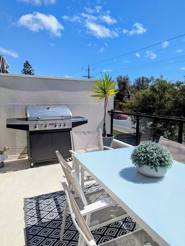 The Capel Sound Gem - Coastal Elegance In A 3-story Townhouse - Melbourne