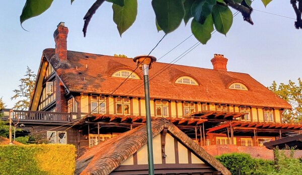 Shaughnessy Heritage Manor On Vancouver's Westside (Daily Housekeeping Included) - Vancouver