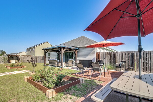 1 Mi To Shopping District: Chic Springfield Home - Rincon, GA