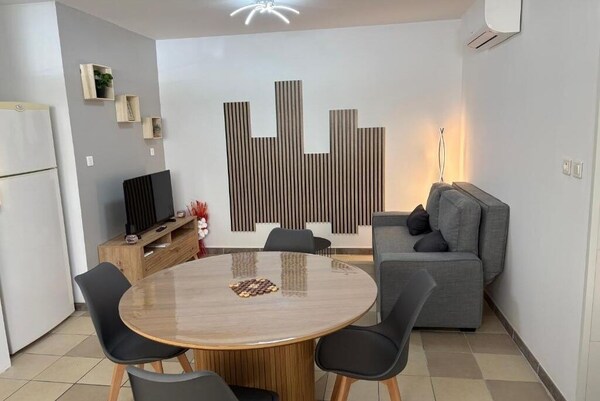 Gite Chez Galinette 50m2 Plus 50m2 Private Terrace 300m From Center - Capestang