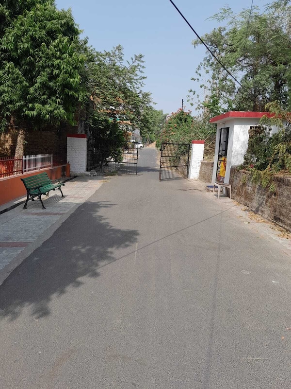 2 Large Rooms In The Center Of Lucknow In A Peaceful Colony. - Lucknow