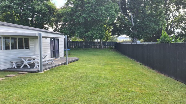 Central Rotorua House With Garden Flat. Huge Back Yard, Trampoline And Fireplace - Rotorua