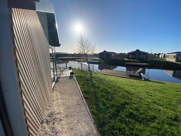 Neu Elegantes Chalet Am Wasser Mit Steg See Kampen Niederlande Ferienhaus Boot - Kampen