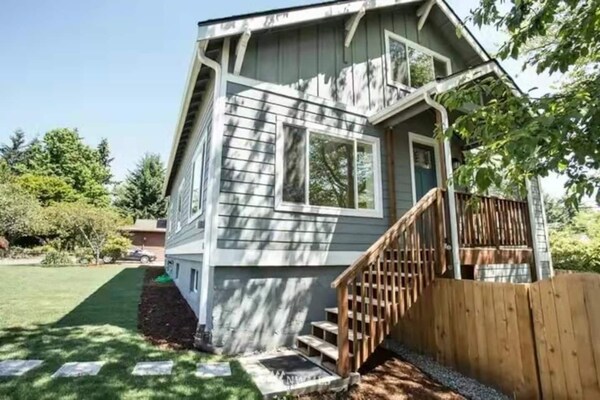 Massive 8br/3ba Seattle Home | 2 Kitchens, A/c, Yard | Perfect For Groups - State of Washington