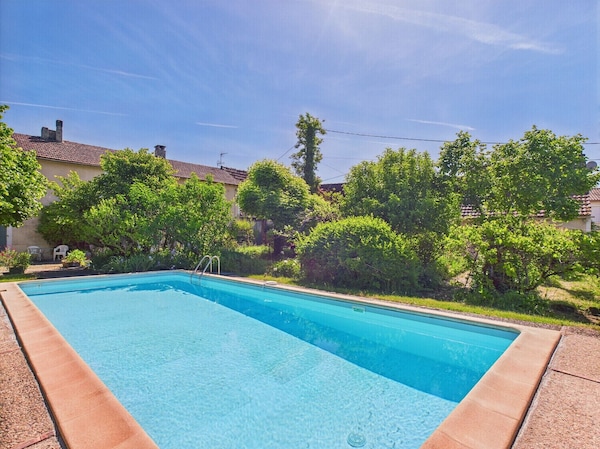 Gîte Mitoyen, 4 Adultes 1 Enfant, Piscine Commune - Montignac