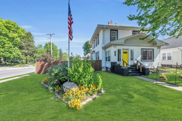 Upscale Stay Near Truman, Stadiums, Historic Independence Square, & Downtown Kc - Independence, MO