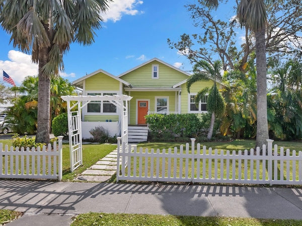 Historic Laurel Park Cottage - Sarasota, FL
