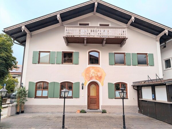 Feel-good Oasis In The City Center - New! Modern Bavarian Flair In Front Of Pilatushaus - Oberammergau