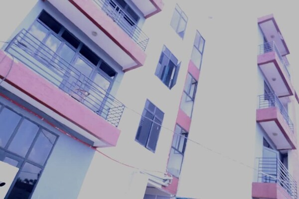 Umwezi Apartments  Family-friendly 2br,1br Stay Near Kigali Landmarks - Kigali