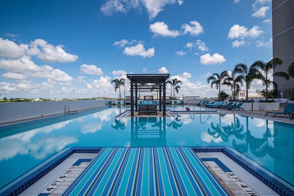 Casa Amor Luxury Flat - Doral, FL
