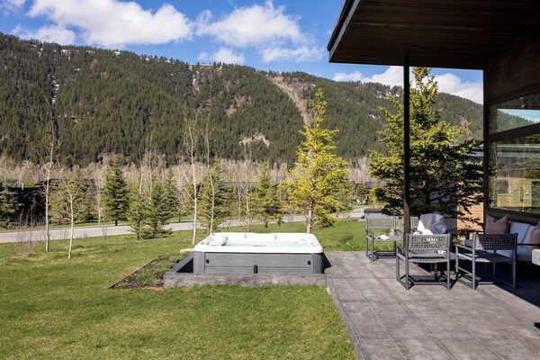 Outpost: Hoback Hideaway - Private Hot Tub - Wyoming