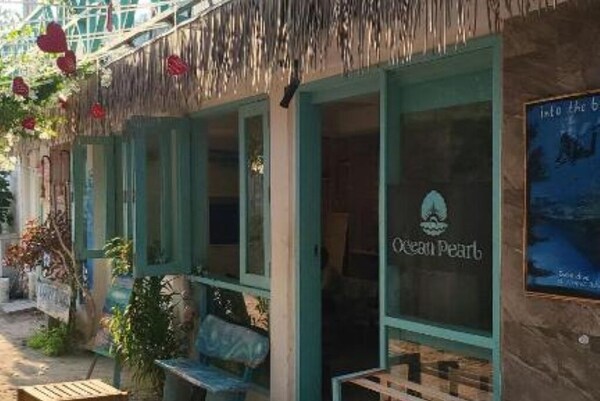 Ocean Pearl : Deluxe Double Room With Balcony - Maldives