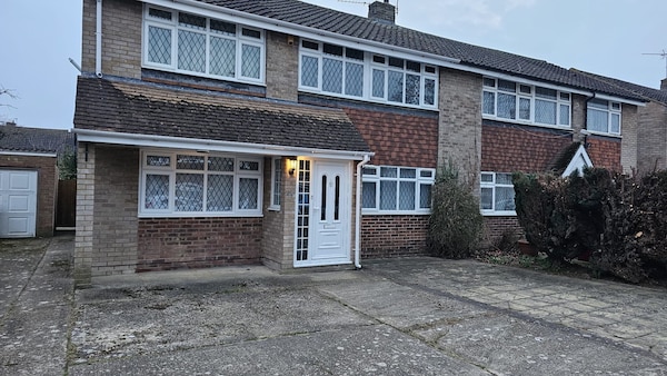 Cosy Guest House, Langley, Slough. - Buckinghamshire