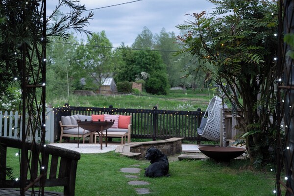 Pretty Riverside Cottage, Petworth\ntwo Bedrooms, Sleeps 3. Dogs Welcome - South Downs