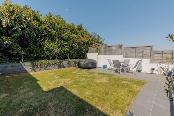 Delightful Family Home With Parking Less Than 10 Minutes To The Beach - Poole