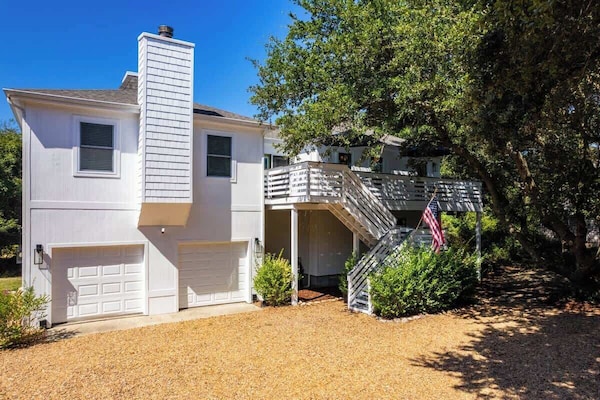 New Saltwater Pool, Hot Tub & Dog Friendly! - Duck, NC