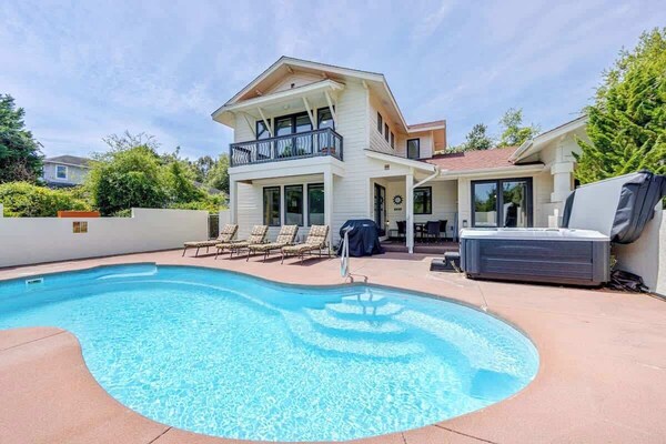 Pool, Hot Tub And Mins To Beach! - Duck, NC