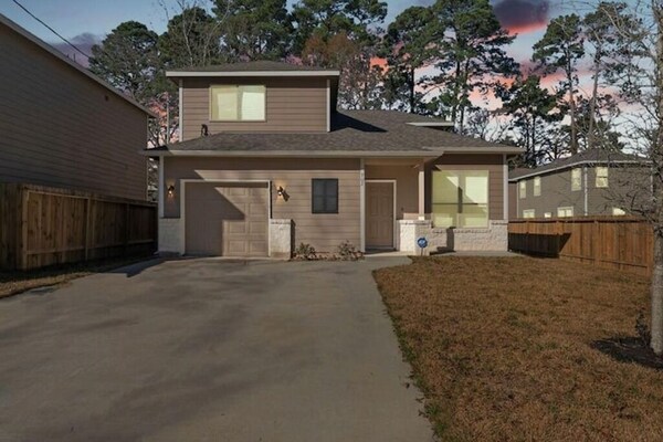 4br House In Montgomery W/ Wifi, Ac, 10 Mins Lake Conroe, Sleeps 12 - Lake Conroe, TX