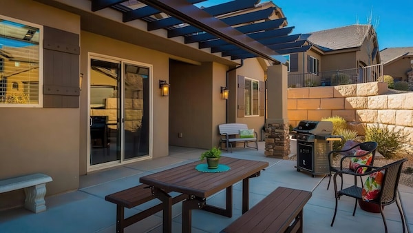 3-br Retreat W/ Pool Near Golf & Nature, Sleeps 10 - St. George, UT